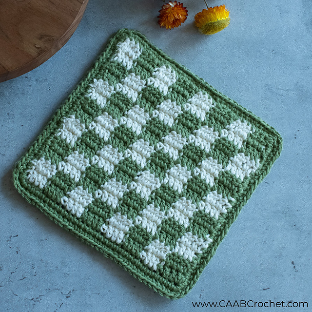 Ravelry: Checkered Hot Pad pattern by Esther Thompson