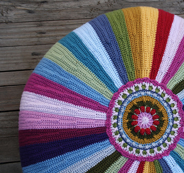 Ravelry: STRIPY Round Cushion pattern by CAROcreated design