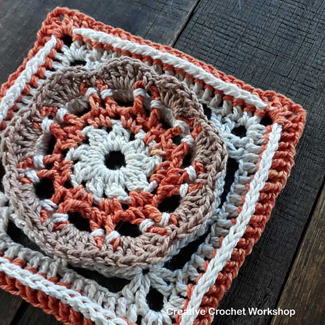 Ravelry: Scalloped Flower Square pattern by Joanita Theron