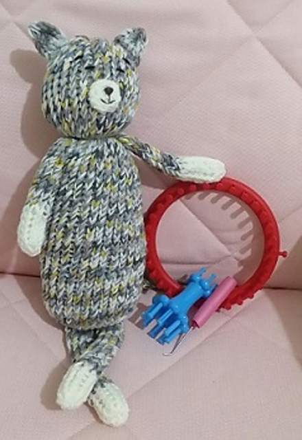 Ravelry: Loom Knit Amineko Cat pattern by CHRISTIE FOO