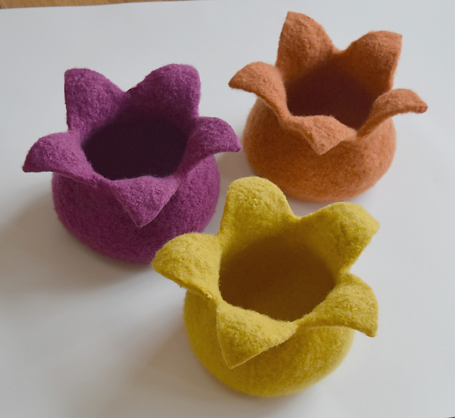 Ravelry: Small Tulip Felted Basket pattern by Cindy Pilon