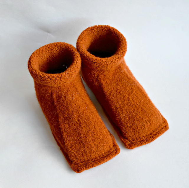 Ravelry: Genkan Slippers pattern by Cindy Pilon