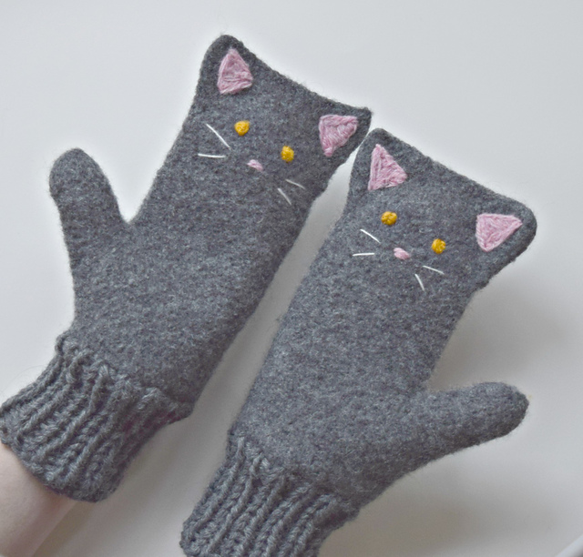 Ravelry: Kitten Mittens pattern by Cindy Pilon