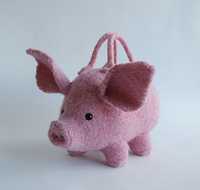 Ravelry: Little Pig Purse pattern by Cindy Pilon