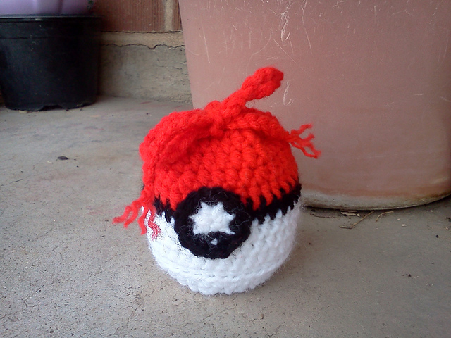 Ravelry: Dice Bag (pokeball) pattern by Cynthia Lynn Designs