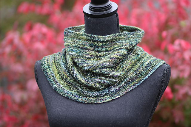 Ravelry: Viriditas cowl pattern by Carol Wells
