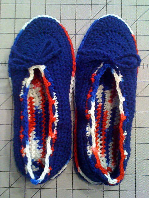 Ravelry: Simply Slippers 0121-1C pattern by Red Heart Design Team