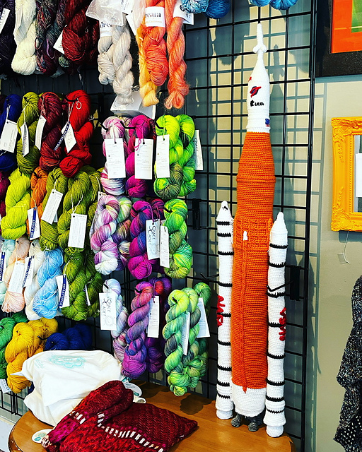 Ravelry: NASA’s Space Launch System (Artemis I) pattern by Caitlyn Durham