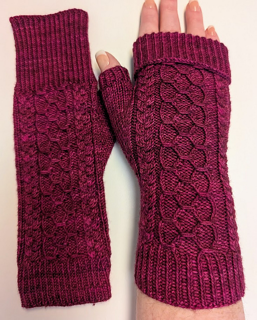 Ravelry: Crossing Paths Fingerless Mitts pattern by Heather Rose