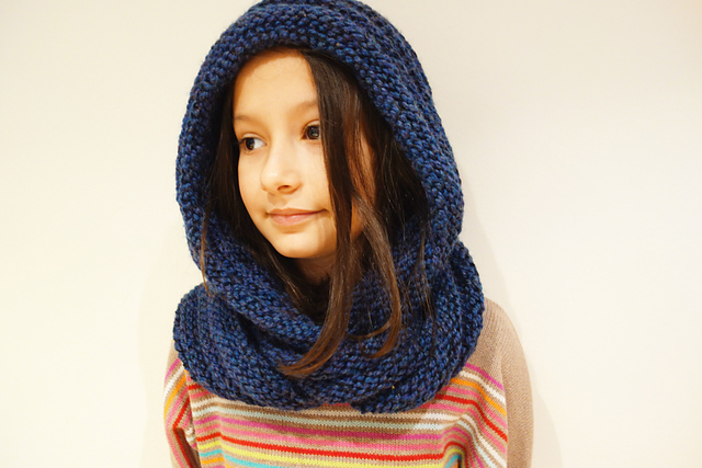 Ravelry: Hooded Ribbed Infinity Scarf pattern by Camelia Mit