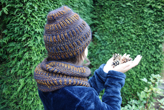 Ravelry: Callisia Hat&Cowl pattern by Camelia Mit