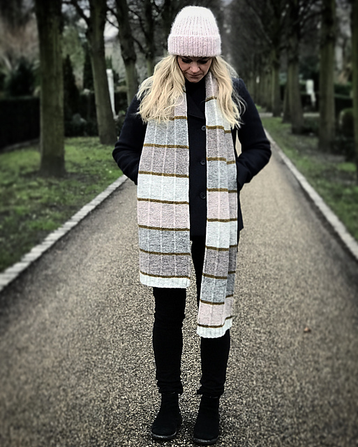 Ravelry: Mondays pattern by Camilla Vad