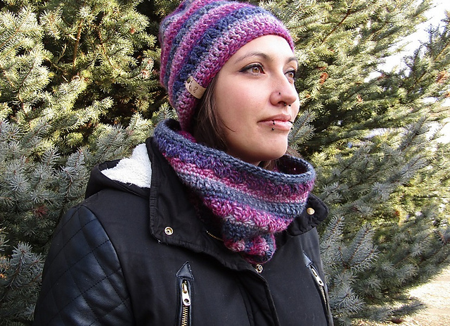 Ravelry: Rustic Ridge Cowl pattern by Canoe Mtn Designs