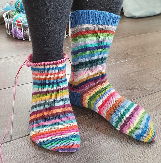 Ravelry: Scrappy Socks pattern by Carmen Jorissen