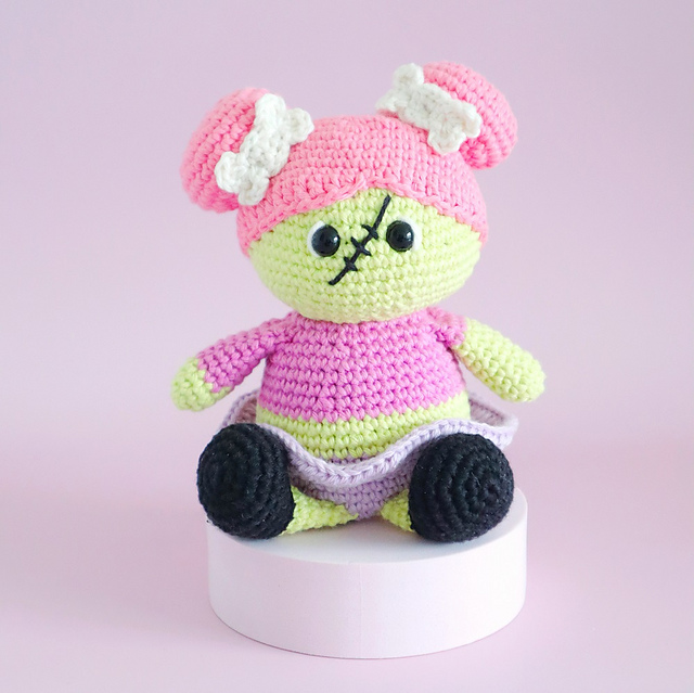 Ravelry: Zombie Girl pattern by Cara Engwerda