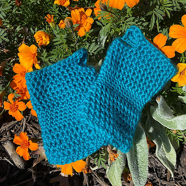 Ravelry: Toasty Warm Wrist Warmers pattern by Sassy Cavy Crochet