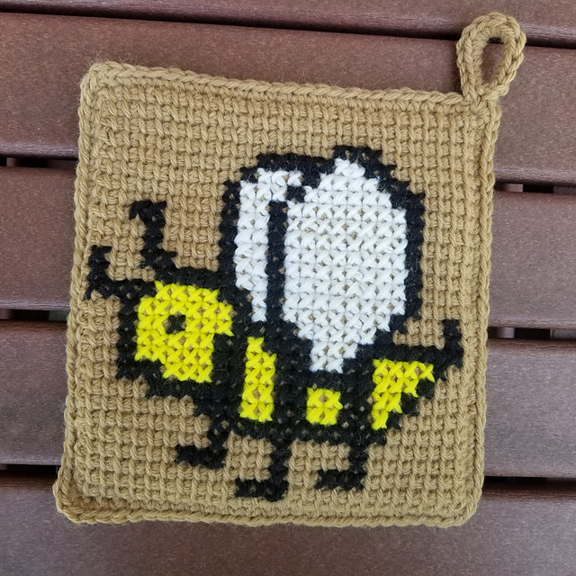 Ravelry: Busy-As-A-Bee Potholder pattern by Tracey Winkleman
