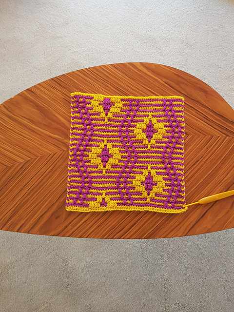 Ravelry: Mosaic Wavy Stars pattern by Carol A Scott