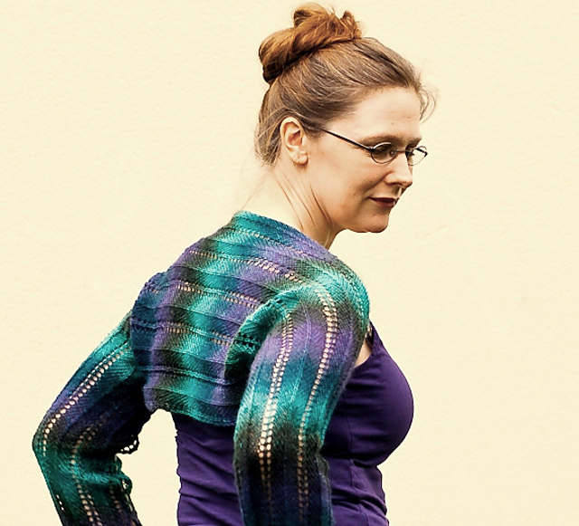 Ravelry: Carry on, cover up pattern by Caroline Levander