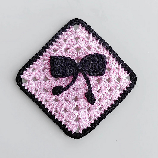 Ravelry: 3D Bow Decor Granny Square pattern by Caroline Miller