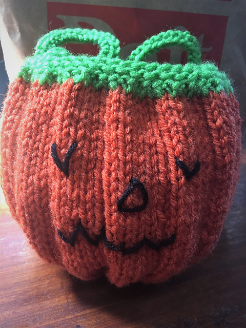 Ravelry: Halloween Pumpkin Bag pattern by Caroline Watton