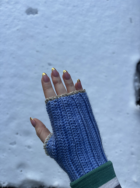 Ravelry: Fingerless Gloves pattern by Caroline O'Leary