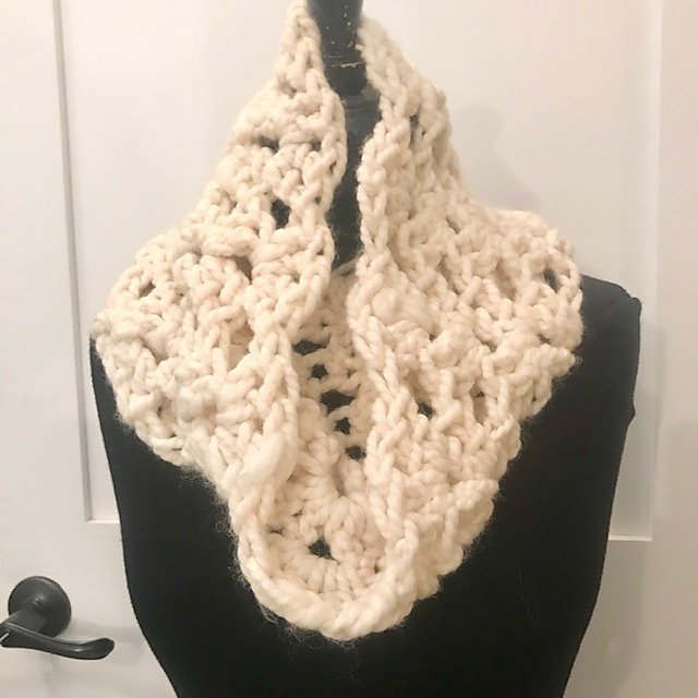 Ravelry: The Iris Cowl pattern by Pam Carr