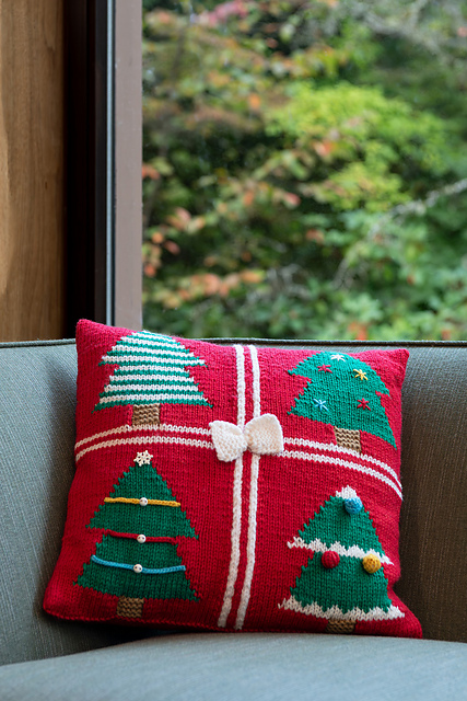 Ravelry: Christmas Tree Present Pillow pattern by Amy Bahrt