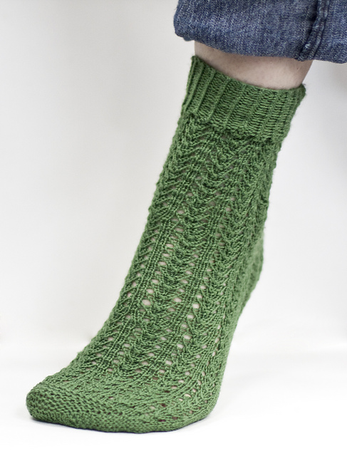 Ravelry: Green Textured Socks pattern by Nenah Galati