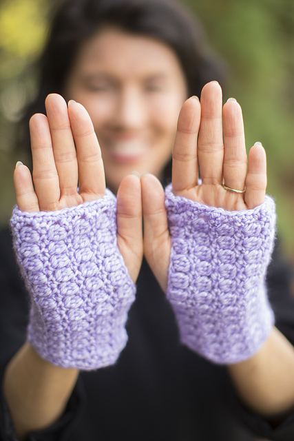 Ravelry: Easy Cluster Mitts pattern by Kristen Stoltzfus