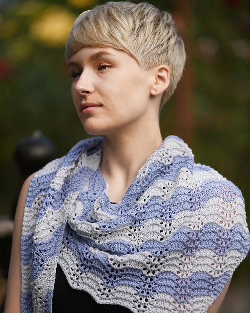 Ravelry: Wavy Boomerang Shawl pattern by Nancy Lekx