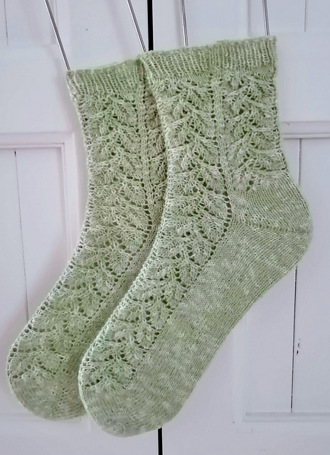 Ravelry: Leafy socks pattern by Alison Hedger