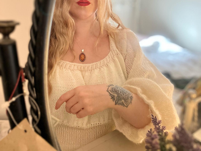 Ravelry: A Midsummer Night’s Blouse pattern by Katriana Gillanders
