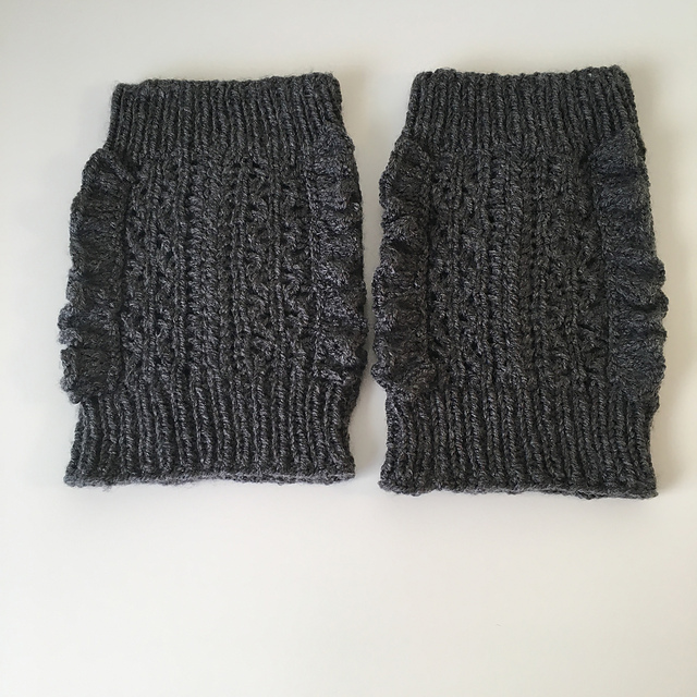 Ravelry: Ruffle boot cuffs pattern by Catherine Keaney