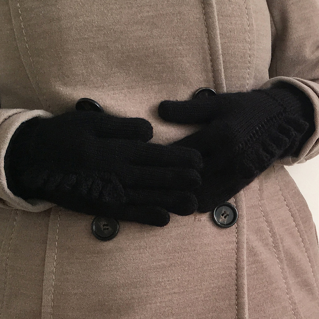 Ravelry: Cascabel gloves pattern by Catherine Keaney