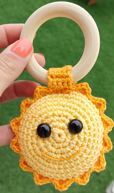 Ravelry: Sun rattle pattern by Catarina Roque
