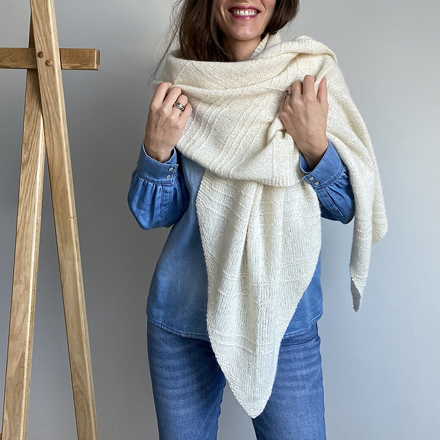 Ravelry: Maeva scarf pattern by Cécile Qui Tricote