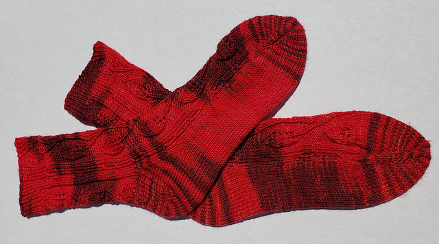 Ravelry: Winding Embossed Vines pattern by Carolyn Peters