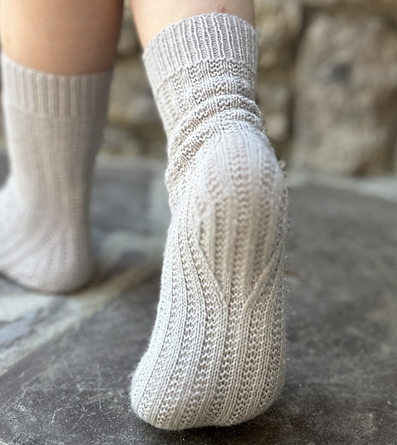 Ravelry: Rib It Socks (Kite Heel) pattern by Celine Feyten