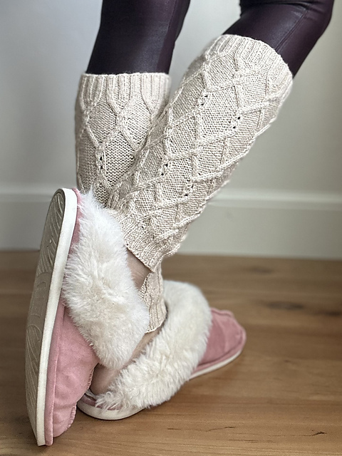 Ravelry: Corrine’s Cozy Leg Warmers pattern by Celine Feyten
