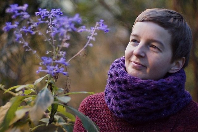 Ravelry: Honeycomb cowl pattern by Cello Knits