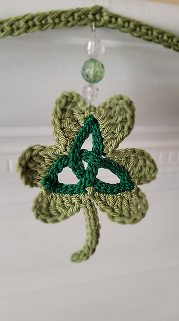 Ravelry: Celtic Trinity Shamrock Garland pattern by Jennifer E. Ryan