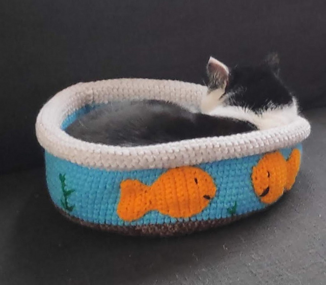 Ravelry: Cat Bed Fish Bowl pattern by Celtic Llama