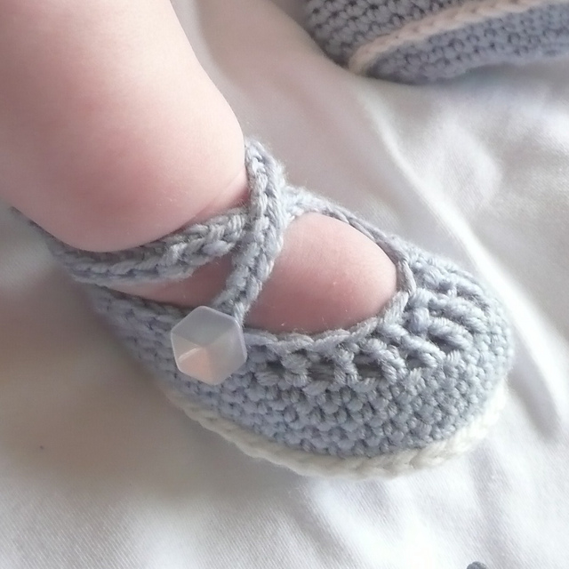 Ravelry: Baby Ballerina Dance Pumps pattern by Katy Farrell