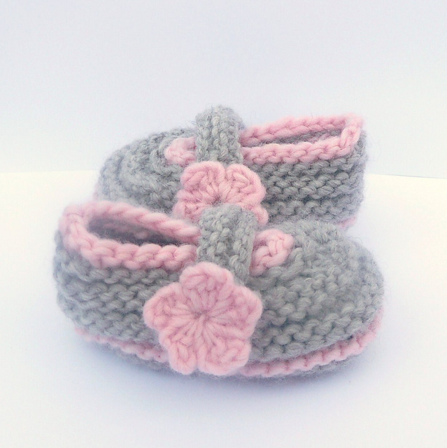 Ravelry: Cosy Toes Baby Shoes pattern by Katy Farrell