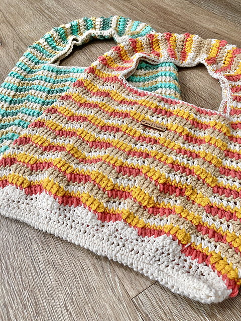 Ravelry: Puffed Chevron Stitch Bag pattern by Cesca Woodrow