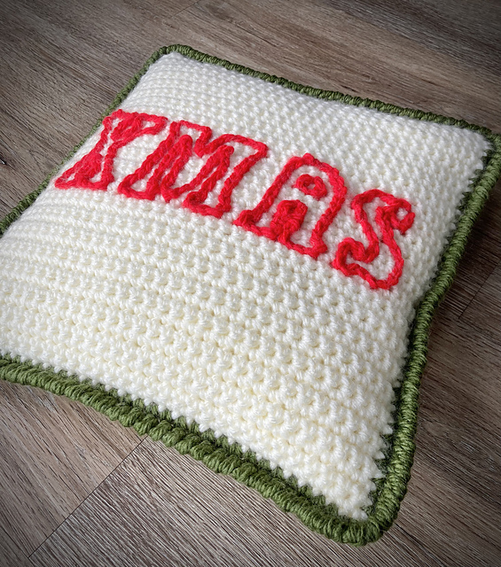 Ravelry: Xmas Cushion pattern by Cesca Woodrow