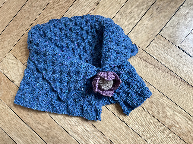 Ravelry: Honeycomb Cowl pattern by Mari Tobita