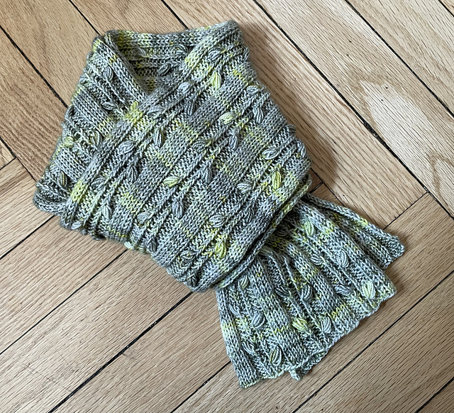 Ravelry: Pussy Willow Scarf pattern by Mari Tobita