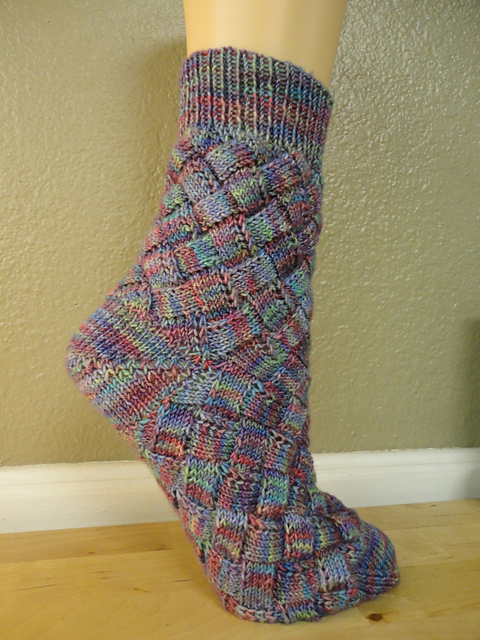 Ravelry: Entrelac Socks pattern by Yuko Fredrick